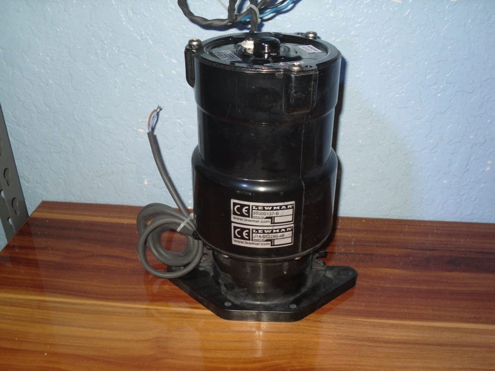 Lewmar 89300137 Mamba Steering System 1/4 HP 12V Autopilot Drive - NEW ...