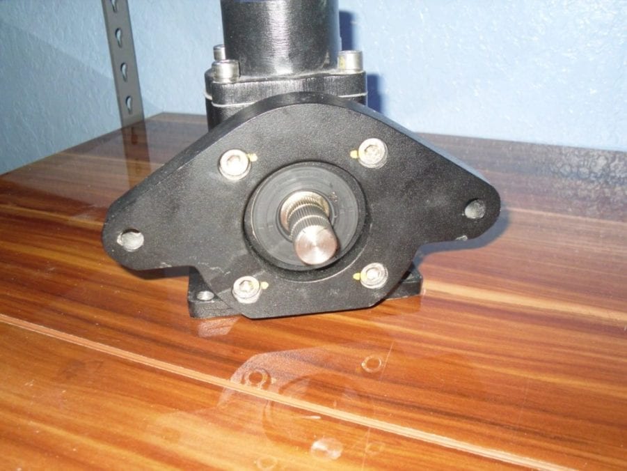 Lewmar 89201513 Mamba BH10 3 Way Bevelbox with AP Autopilot Flange ...