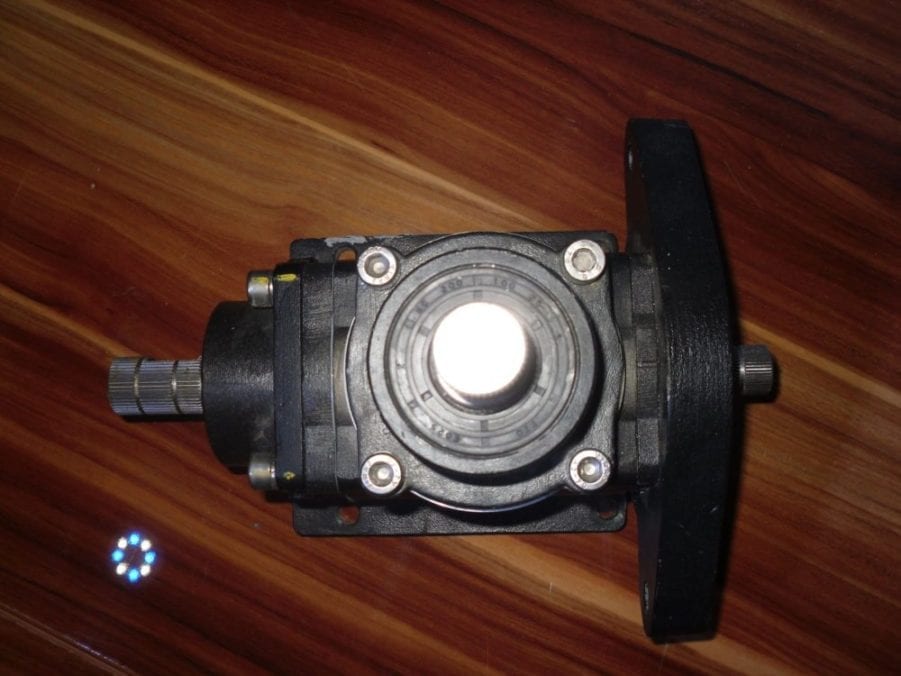 Lewmar 89201513 Mamba BH10 3 Way Bevelbox with AP Autopilot Flange ...