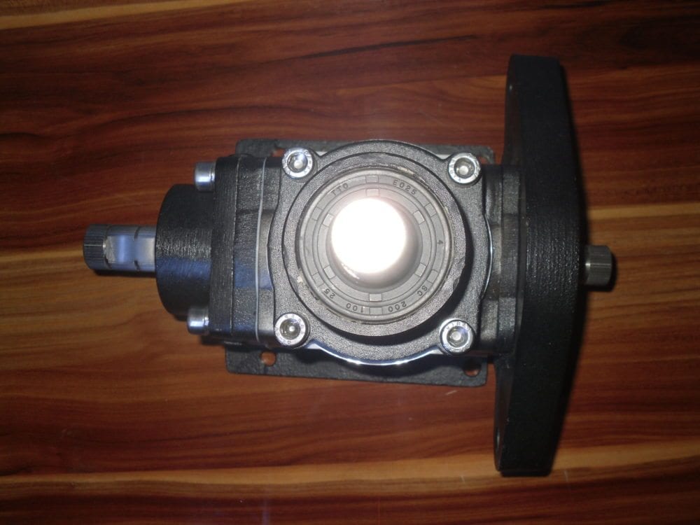 Lewmar 89201513 Mamba BH10 3 Way Bevelbox with AP Autopilot Flange ...