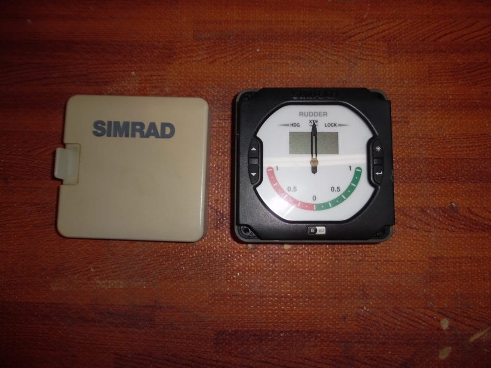 Simrad IS20 Rudder Display W/ Suncover - OK Condition 90 Day Warr ...