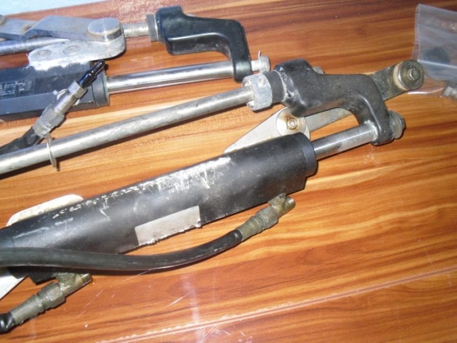 Uflex UltraFlex Dual Outboard Tilt Helm Dual Ram Steering UP39T-N UC128 ...