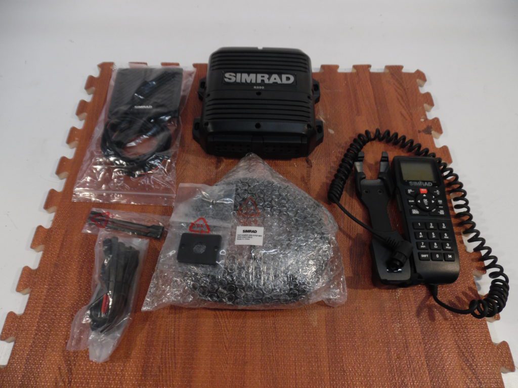 Simrad RS90 VHF Transceiver with Handset & Speaker - Good Condition 90 ...