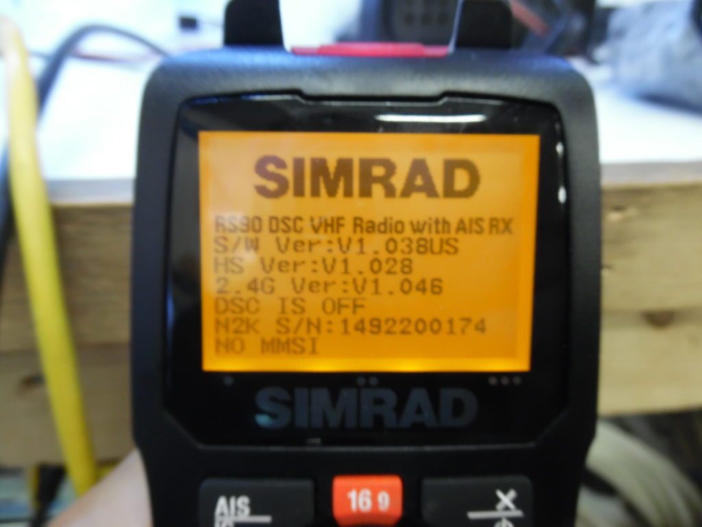 Simrad RS90 VHF Transceiver with Handset & Speaker - Good Condition 90 ...