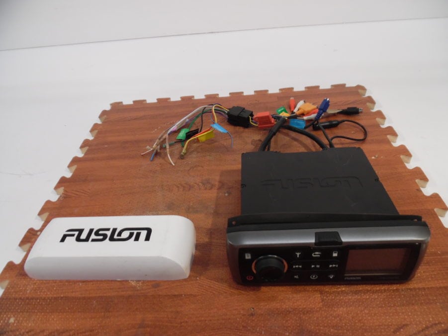 Fusion MS-IP600 Marine Stereo Head Unit - FULLY TESTED - LCD DIM - Max ...