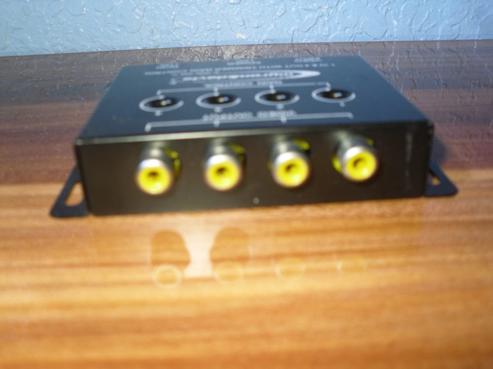 Myron & Davis 1 in & 4 out Composite Video Distributor 1X4 12v w/Gain ...