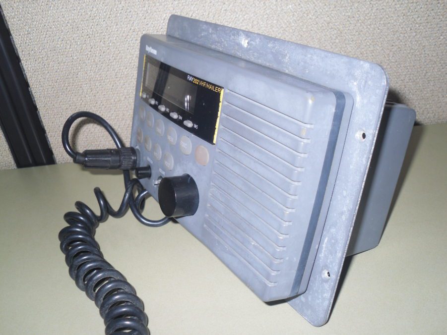 Raytheon Ray202 VHF Hailer w/ Microphone Marine Radio - Tested - Max ...