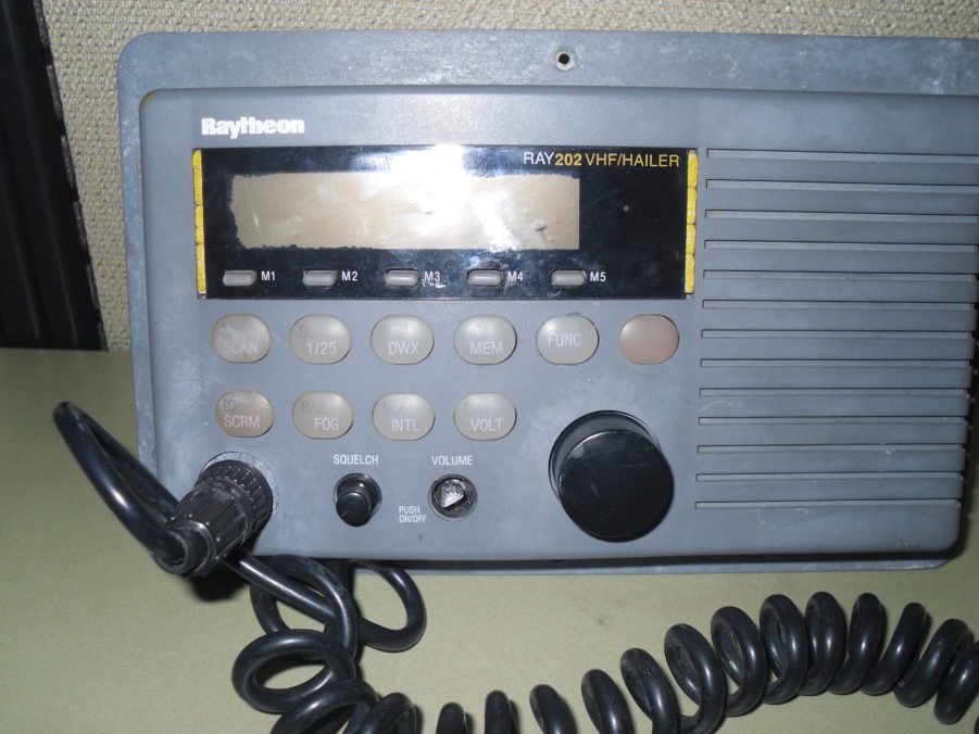 Raytheon Ray202 VHF Hailer w/ Microphone Marine Radio - Tested - Max ...