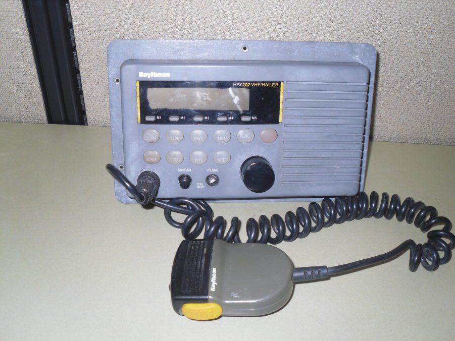 Raytheon Ray202 VHF Hailer w/ Microphone Marine Radio - Tested - Max ...