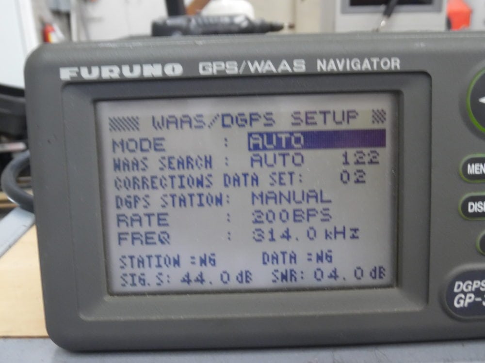 Furuno GP-37 DGPS GPS/WAAS Navigator Display - Faint Line in Screen ...