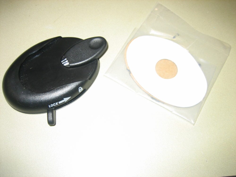 Garmin GPS Navigator Color Map Street Pilot Dash Mount Lock and ...