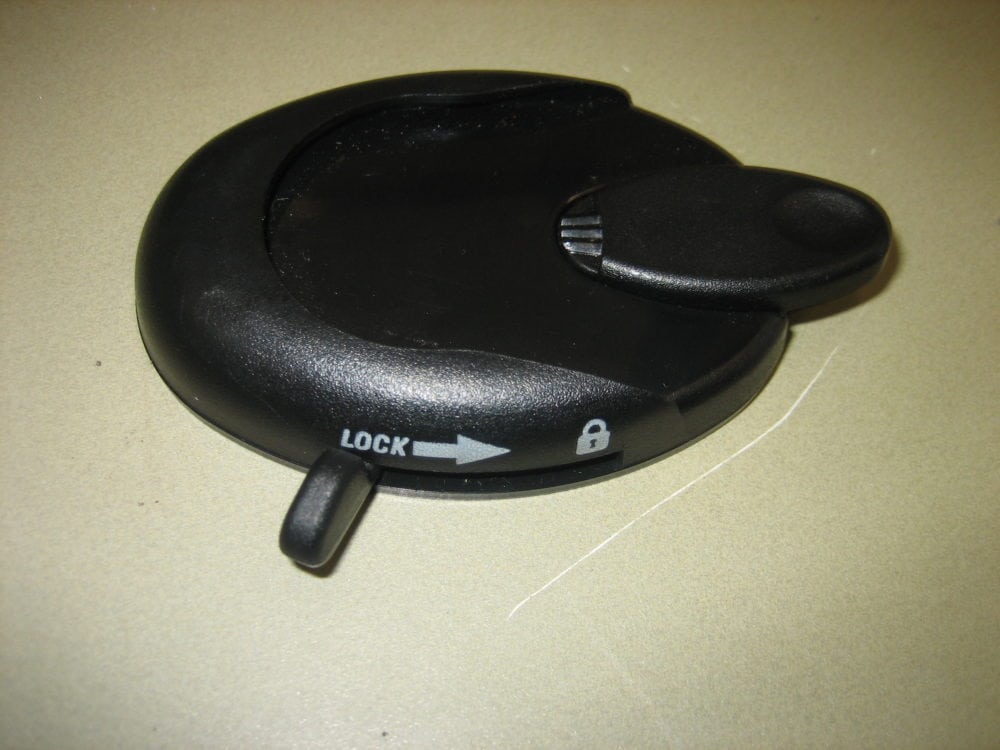 Garmin GPS Navigator Color Map Street Pilot Dash Mount Lock and ...