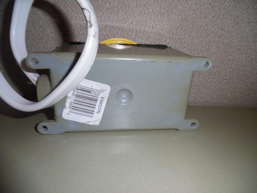 HUBBELL Twist-Lock 3-pin Receptacle and Cover - Weatherproof WIRING ...