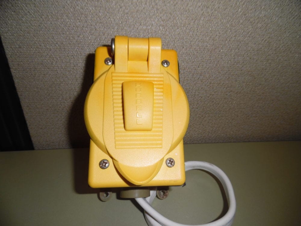 HUBBELL Twist-Lock 3-pin Receptacle and Cover - Weatherproof WIRING ...