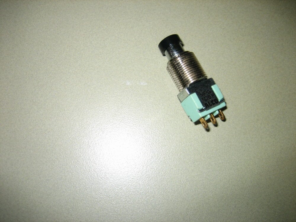 ALCO MPG106F 6A 125V SPDT PUSHBUTTON SWITCH PANEL MOUNT LOT OF (17 ...