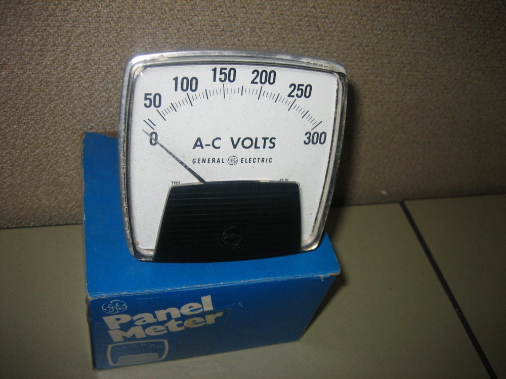 General Electric GE AC Volt Panel Meter 0 to 300 V - Max Marine Electronics