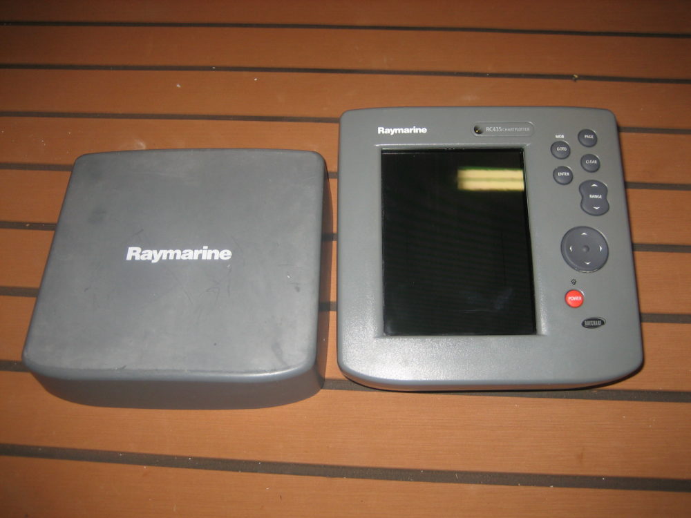 Raymarine RC435 E32040 Chartplotter Head Unit - Great Used Condition - Max Marine Electronics