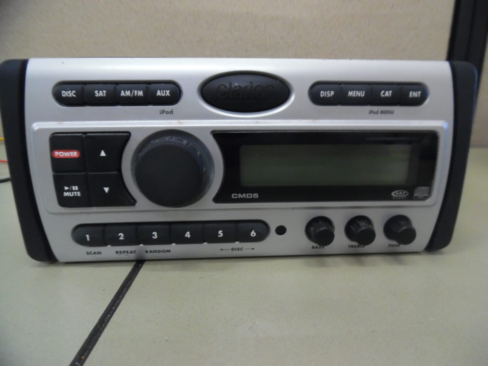 Clarion CMD5 Marine Stereo Head Unit w/ Wire Harness -Fully Tested ...
