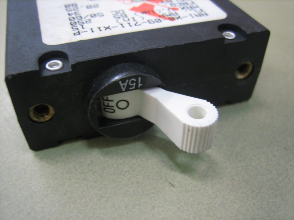 BLUE SEA 7208 Marine 15A CIRCUIT BREAKER AA1-X0-09-711-X11-P - Max ...