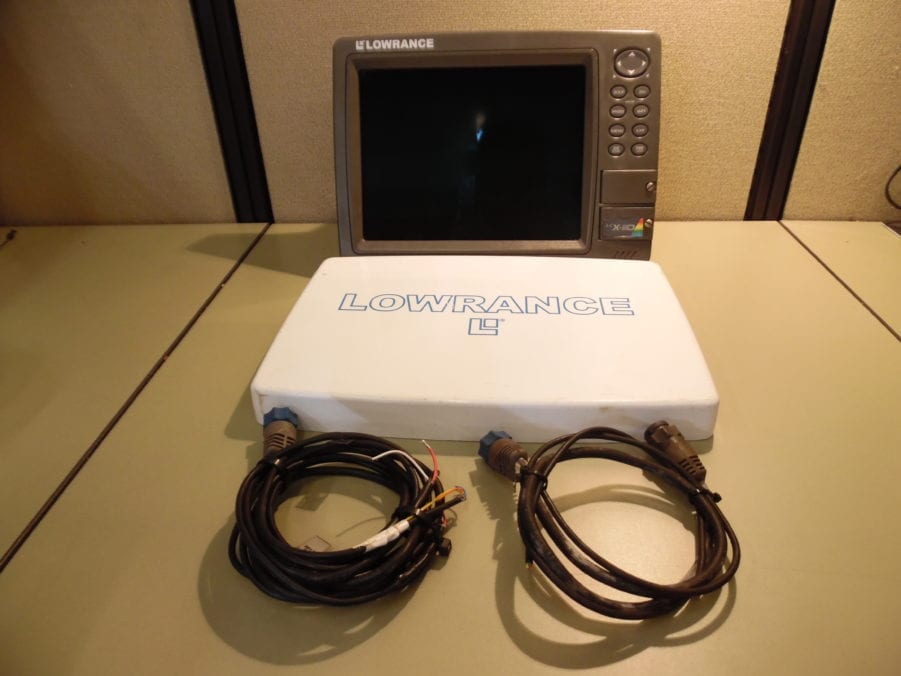 Lowrance LCX-110C Display Chartplotter/Fishfinder + Suncover - Good ...