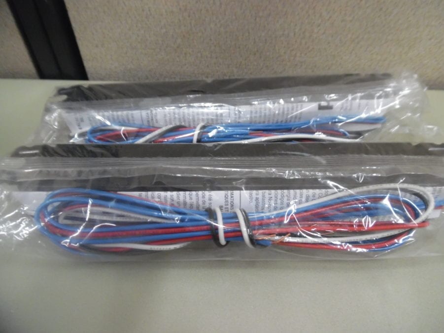 (2) PHILIPS ADVANCE IOPA-2P32-N Electronic Ballast T8 Lamps 120V to ...