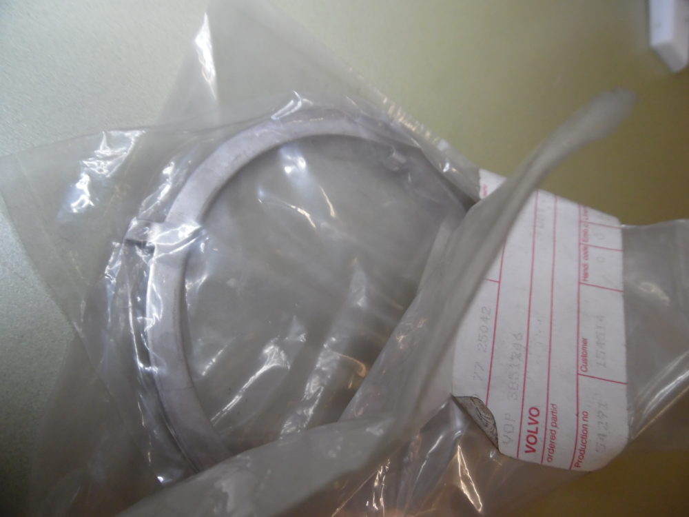 Genuine Volvo Penta 3851246 OEM Retainer - FREE US SHIP - Max Marine ...