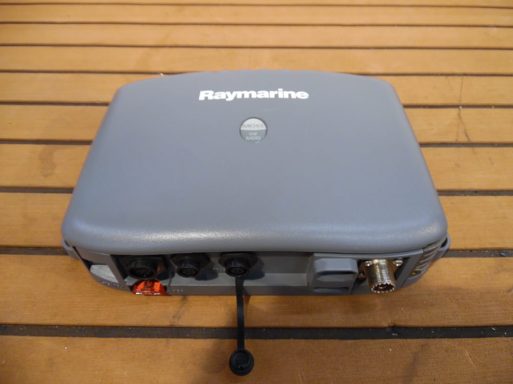 Raymarine RAY240E European VHF Radio Transceiver - R49131 - E42002 ...