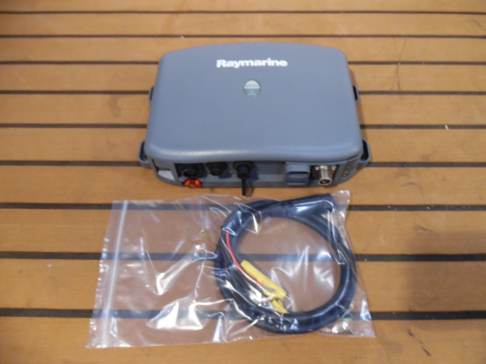 Raymarine RAY240E European VHF Radio Transceiver - R49131 - E42002 ...