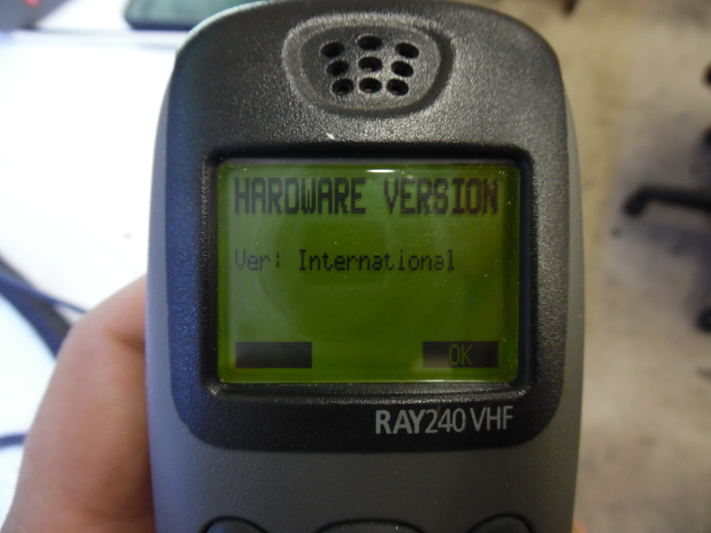 Raymarine RAY240E European VHF Radio Transceiver - R49131 - E42002 ...