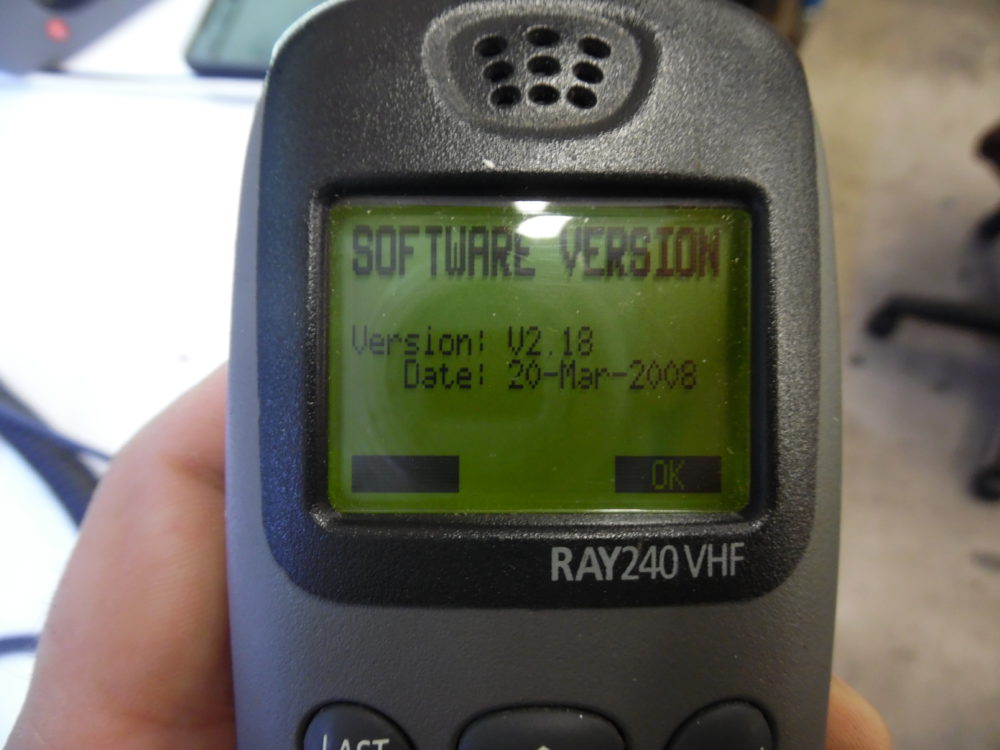 Raymarine RAY240E European VHF Radio Transceiver - R49131 - E42002 ...