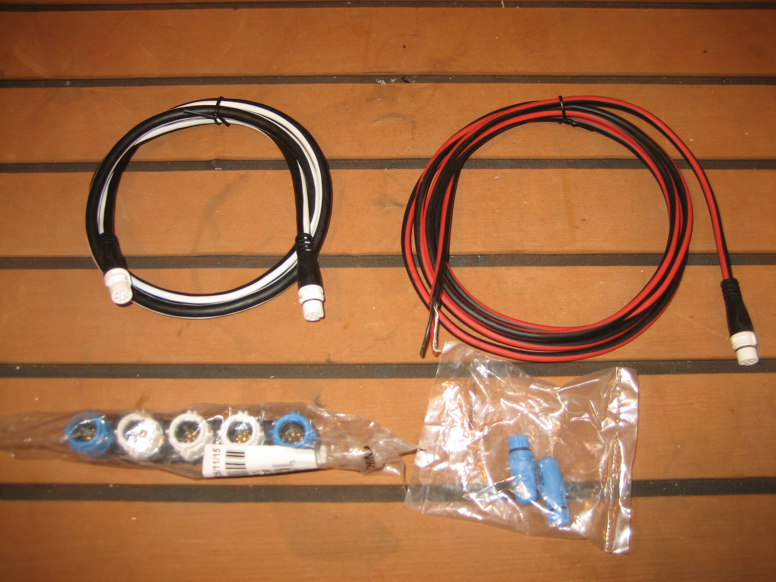 Raymarine NEW T70134 Seatalk NG Starter Kit Contains A06064 A06031 ...