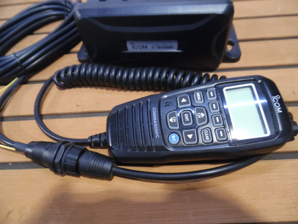 Icom IC-M400BB VHF Marine Radio w/ Command Mic IV - TESTED - Max Marine ...
