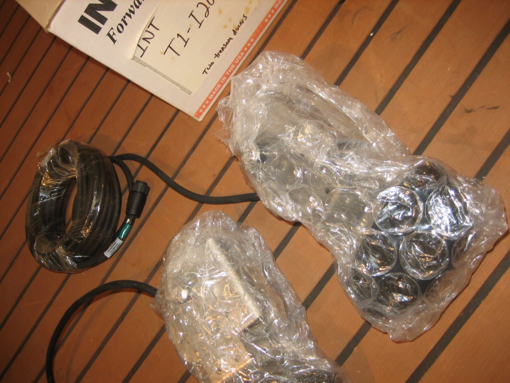 Interphase NEW Pair of Transom Mount Transducers - T1-I200-025 & T1 ...