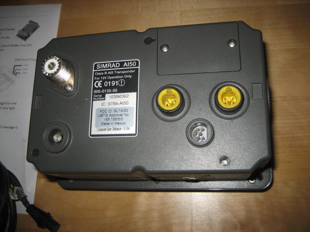 Simrad AI50 Display with Suncover - Tested for Power On, Needs ...