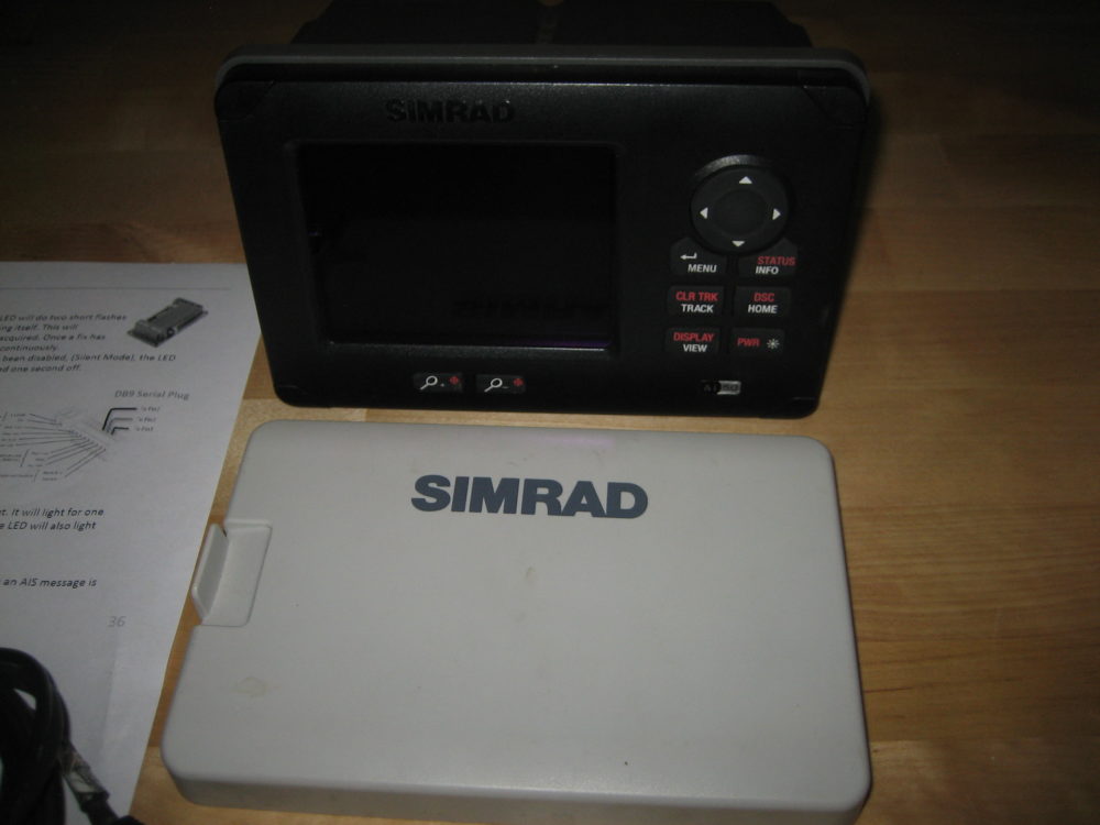 Simrad AI50 Display with Suncover - Tested for Power On, Needs ...