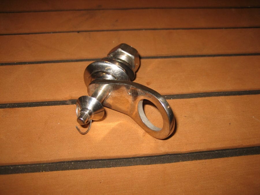 QUICK RELEASE PIN FENDER CLEATS *** SINGLE NEW BLEM *** - Max Marine ...