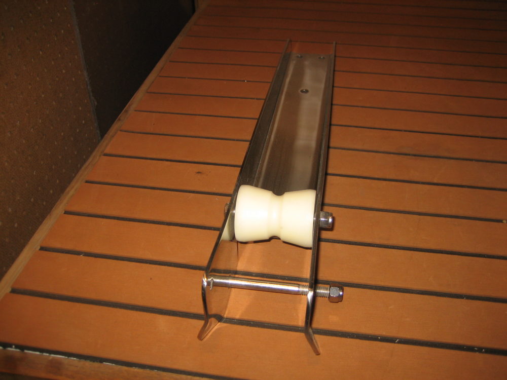 Lewmar 66840009 Long Arm Anchor Bow Mount Roller Stainless for Delta 14 ...