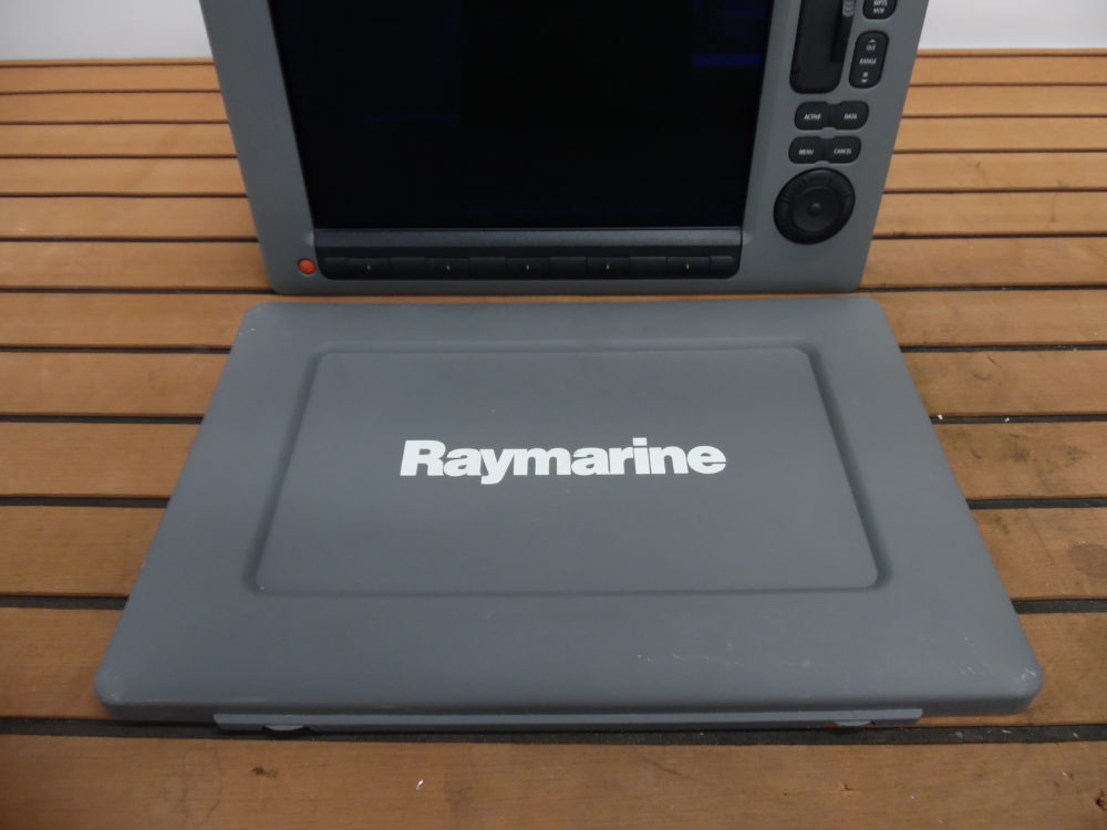 Raymarine C120W 12'' Display w/ Suncover and Internal GPS Great ...