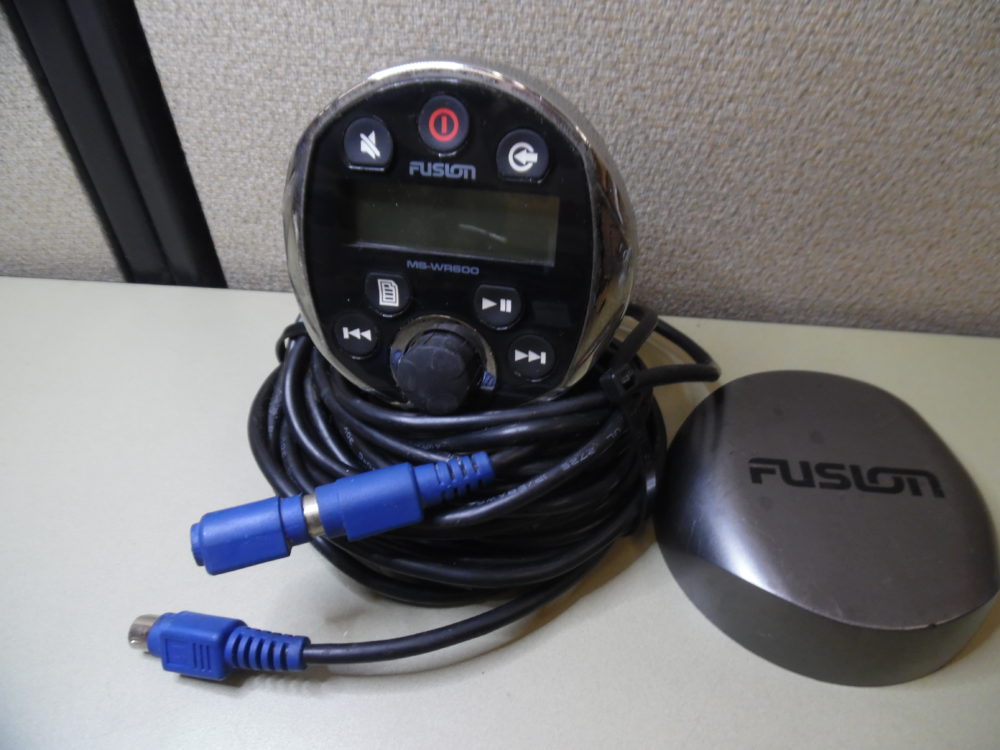 Fusion MS-WR600 Marine 20' Wired Remote w/ Sun Cover - TESTED - Max ...