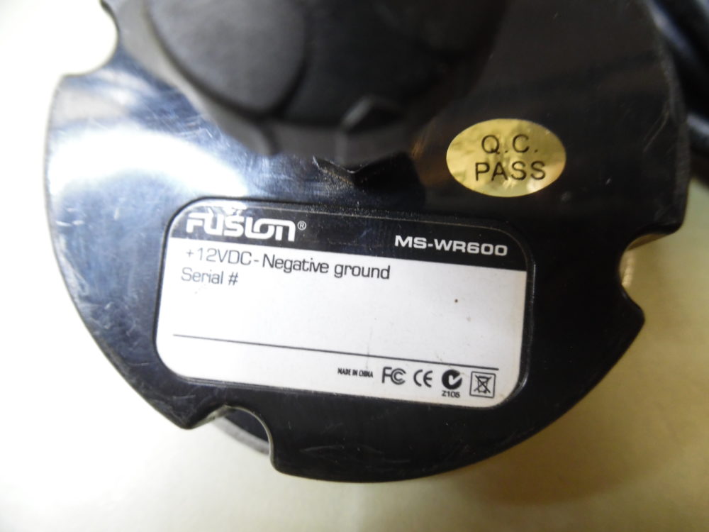 Fusion MS-WR600 Marine 20' Wired Remote w/ Sun Cover - TESTED - Max ...