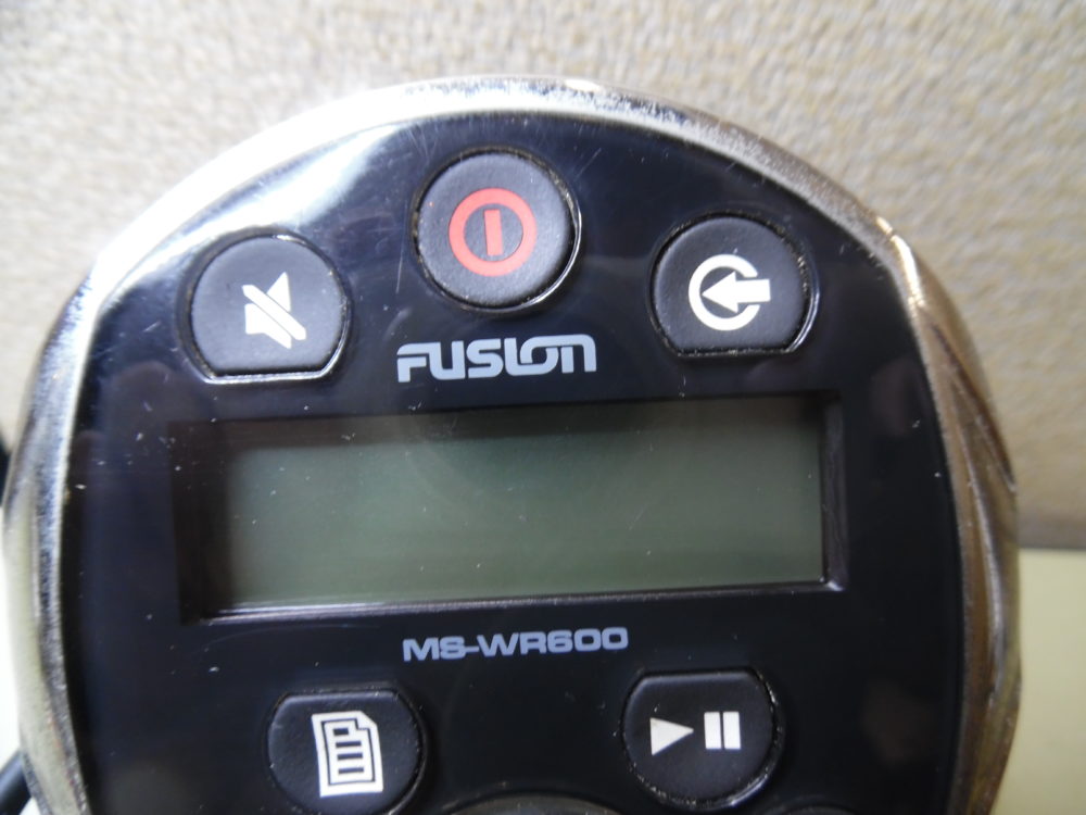 Fusion MS-WR600 Marine 20' Wired Remote w/ Sun Cover - TESTED - Max ...