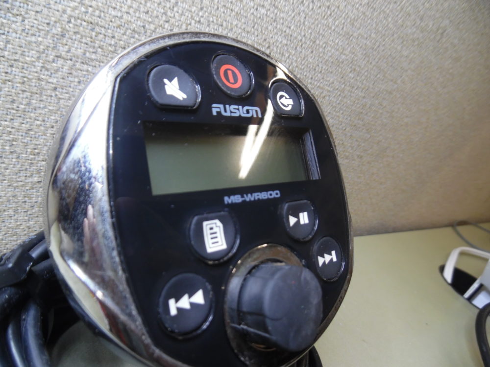 Fusion MS-WR600 Marine 20' Wired Remote w/ Sun Cover - TESTED - Max ...