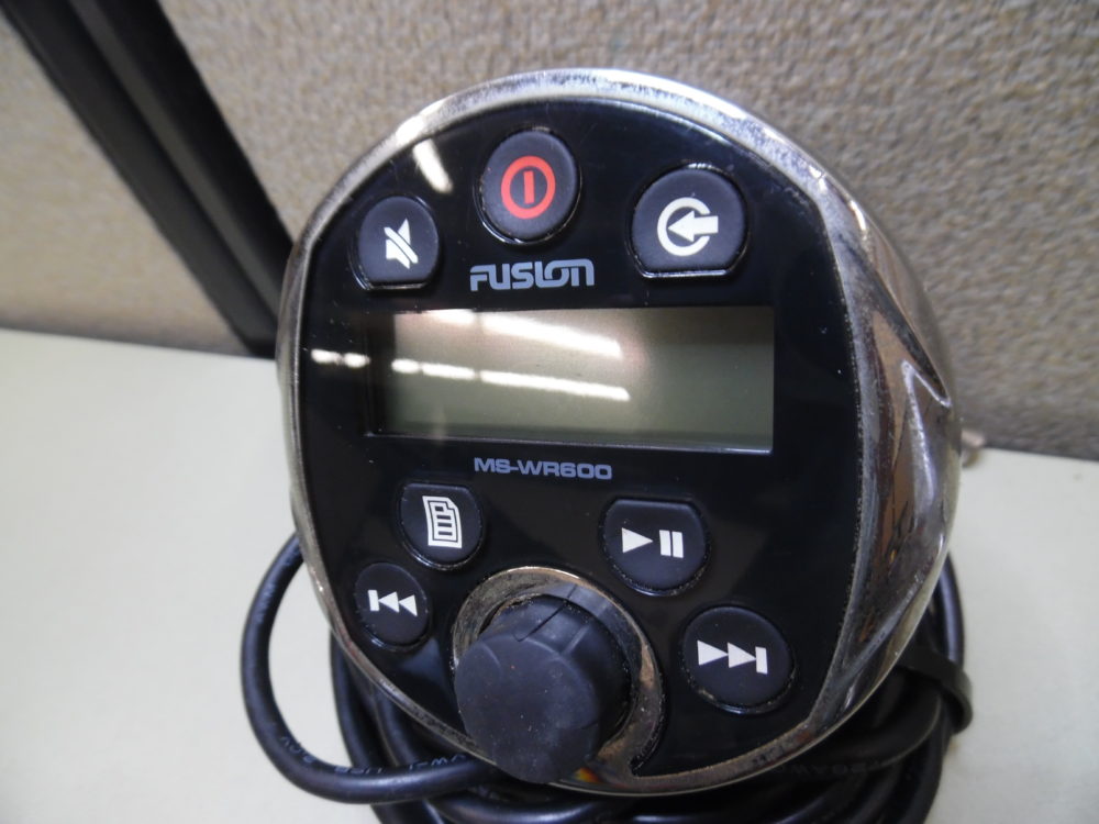 Fusion MS-WR600 Marine 20' Wired Remote w/ Sun Cover - TESTED - Max ...