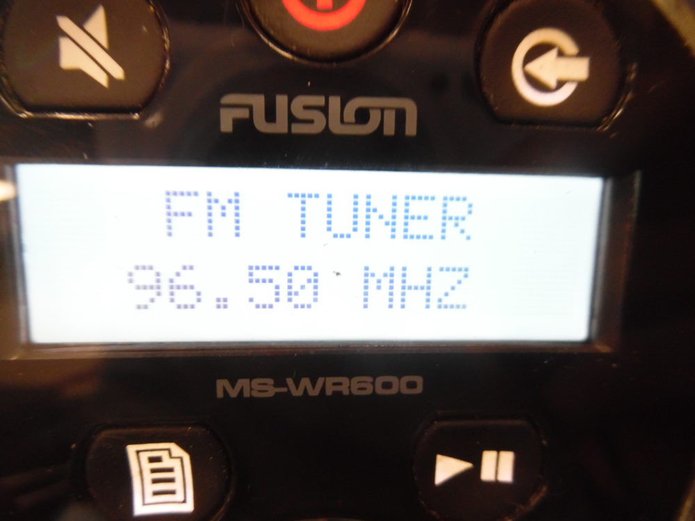 Fusion MS-WR600 Marine 20' Wired Remote w/ Sun Cover - TESTED - Max ...