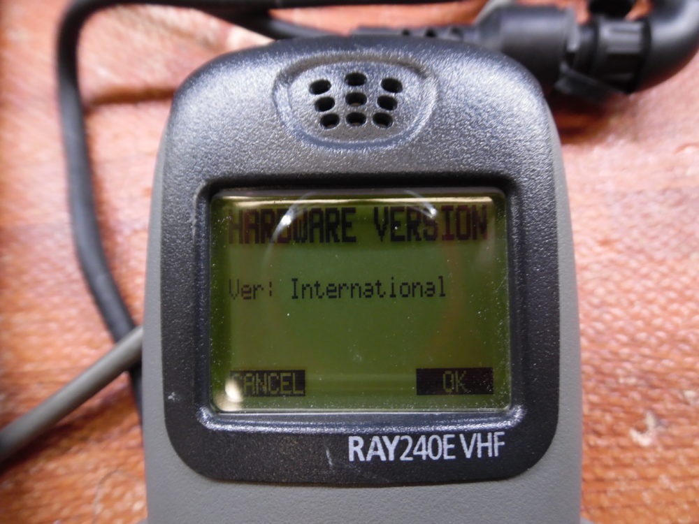 Raymarine RAY240E European VHF Radio Transceiver - R49131 - E42002 ...