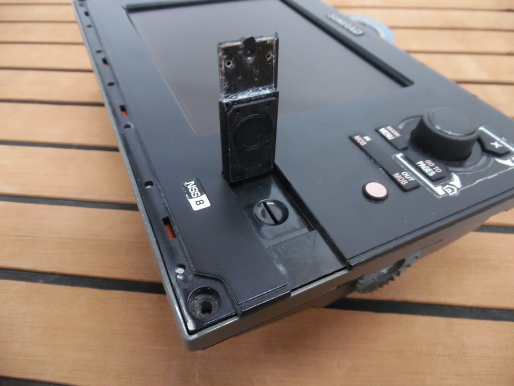 Simrad NSS8 Amer MFD Display + Suncover & Power Cable - Tested Working ...