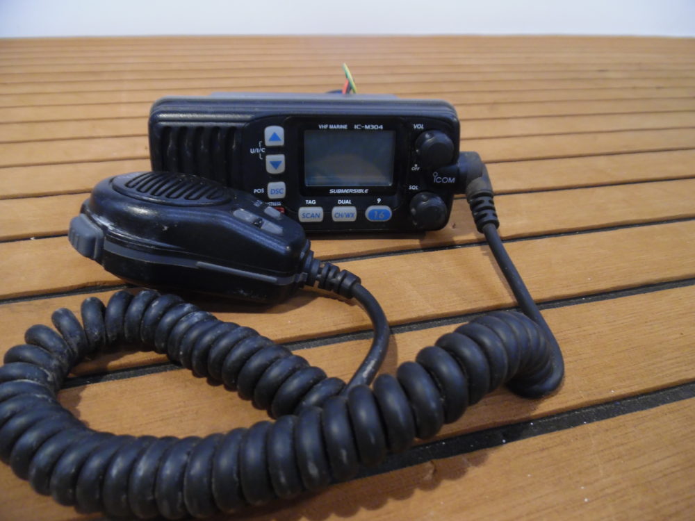Icom IC-M304 Marine VHF Radio w/ Microphone - FULLY TESTED - Max Marine ...