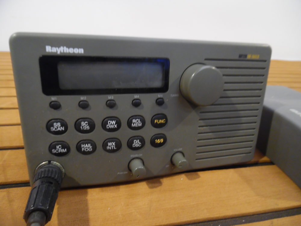 Raytheon Ray220 VHF Hailer Marine Radio w/ Microphone / Cover - Fully ...