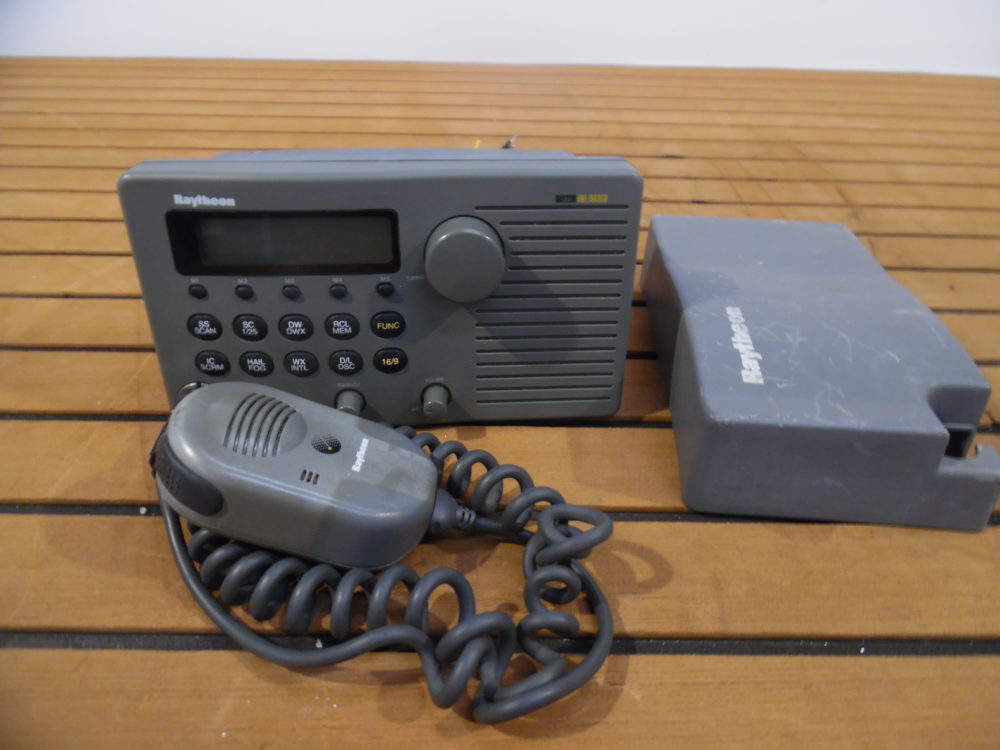 Raytheon Ray220 VHF Hailer Marine Radio w/ Microphone / Cover - Fully ...