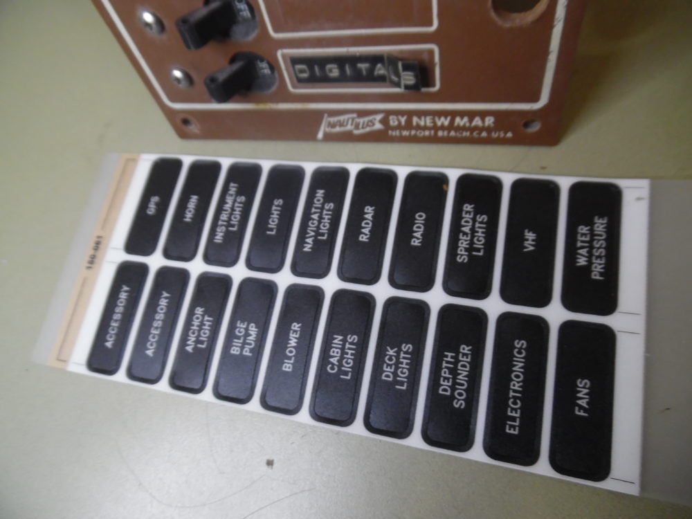 Newmar Nautilus Marine Boat Electrical 12V DC Breaker Panel w/ Labels ...